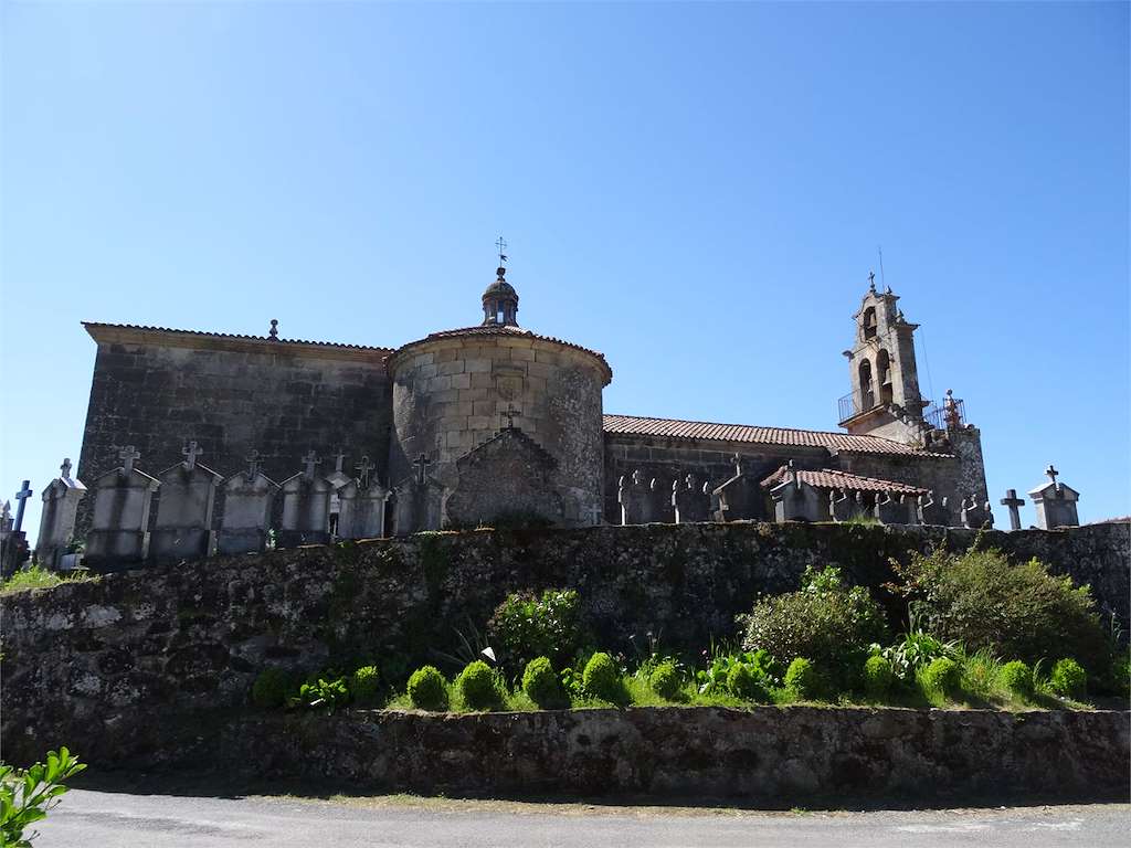 Iglesia de Santiago de Carracedo en A Peroxa