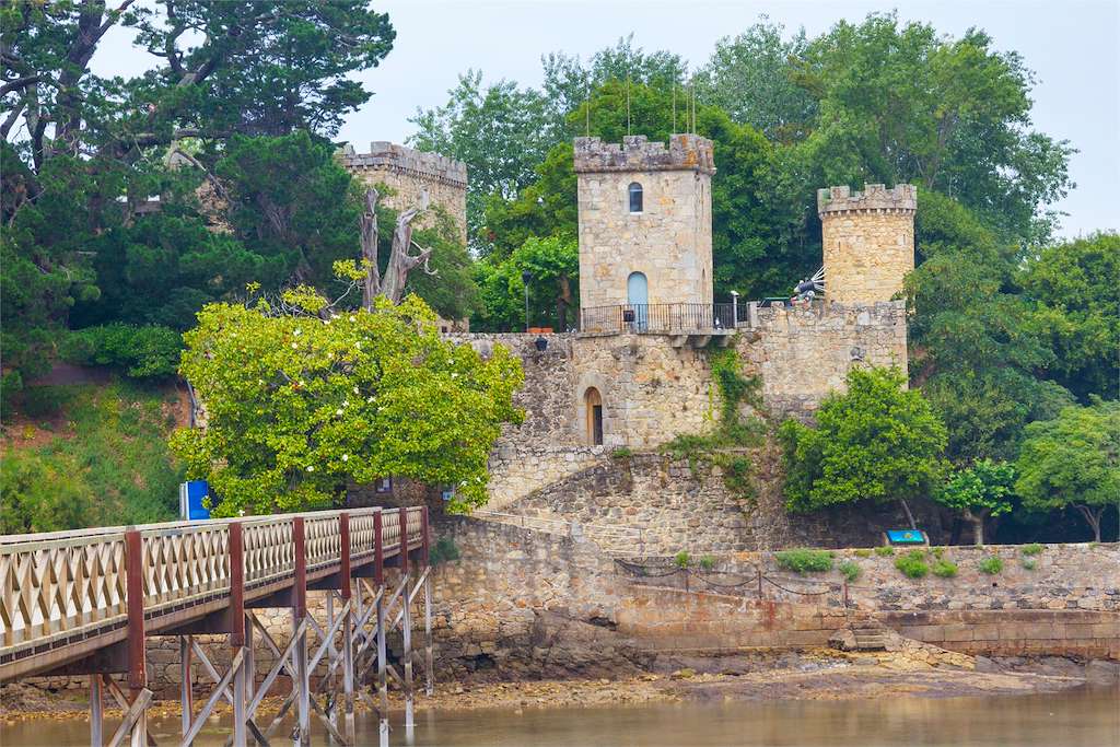 Isla y Castillo Santa Cruz de Oleiros