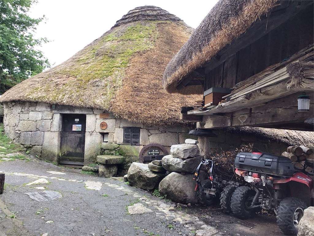 Palloza Museo - Casa do Sesto en Cervantes