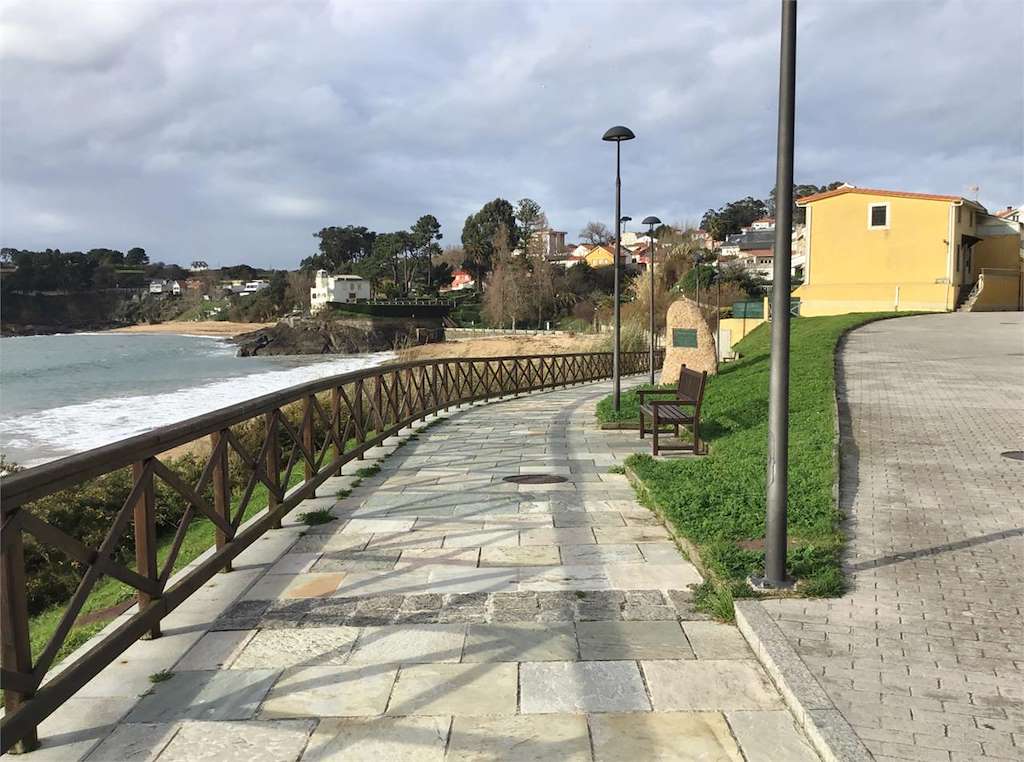 Paseo Marítimo Costa de Mera en Oleiros