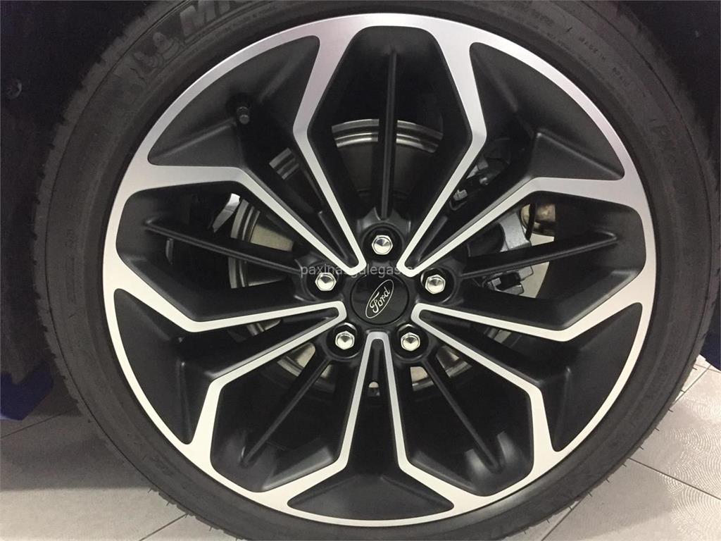 Automóviles Blanco Motor - Ford en A Estrada