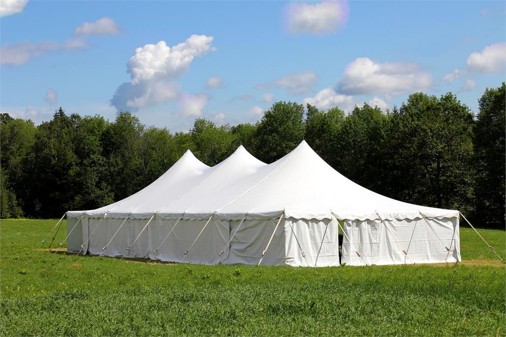 Carpas y escenarios en Baralla