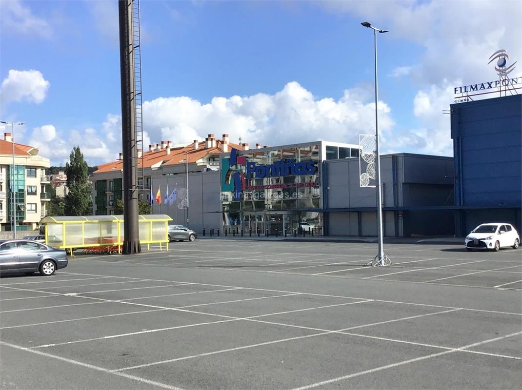 Centro Comercial Pontiñas en Lalín