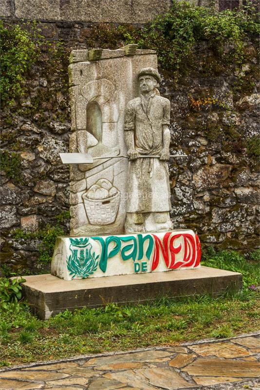 Escultura al Pan de Neda en Neda