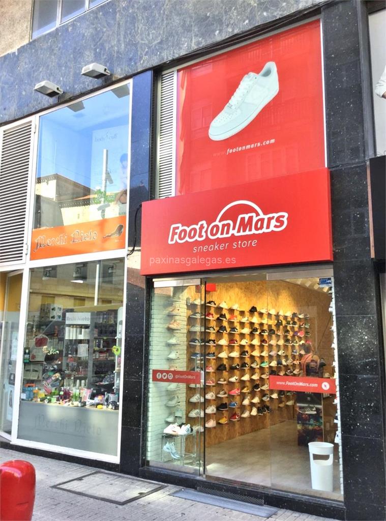 Tienda de Zapatillas Deportivas Foot on Mars en Pontevedra