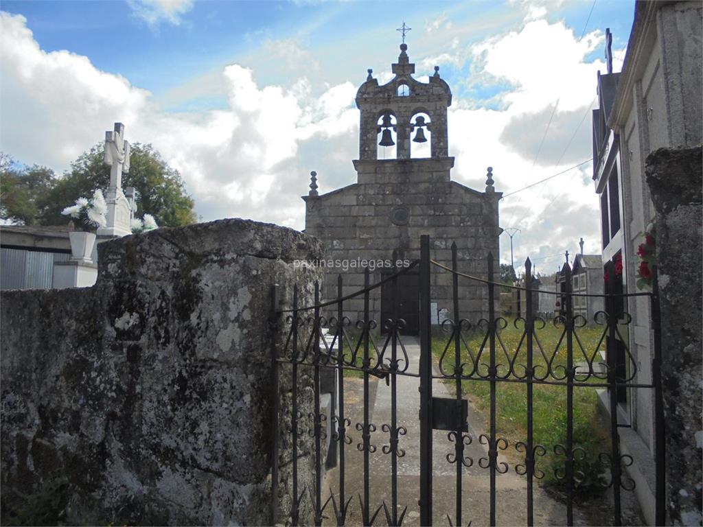 Parroquia y Cementerio de San Pedro de Cerceda en O Corgo