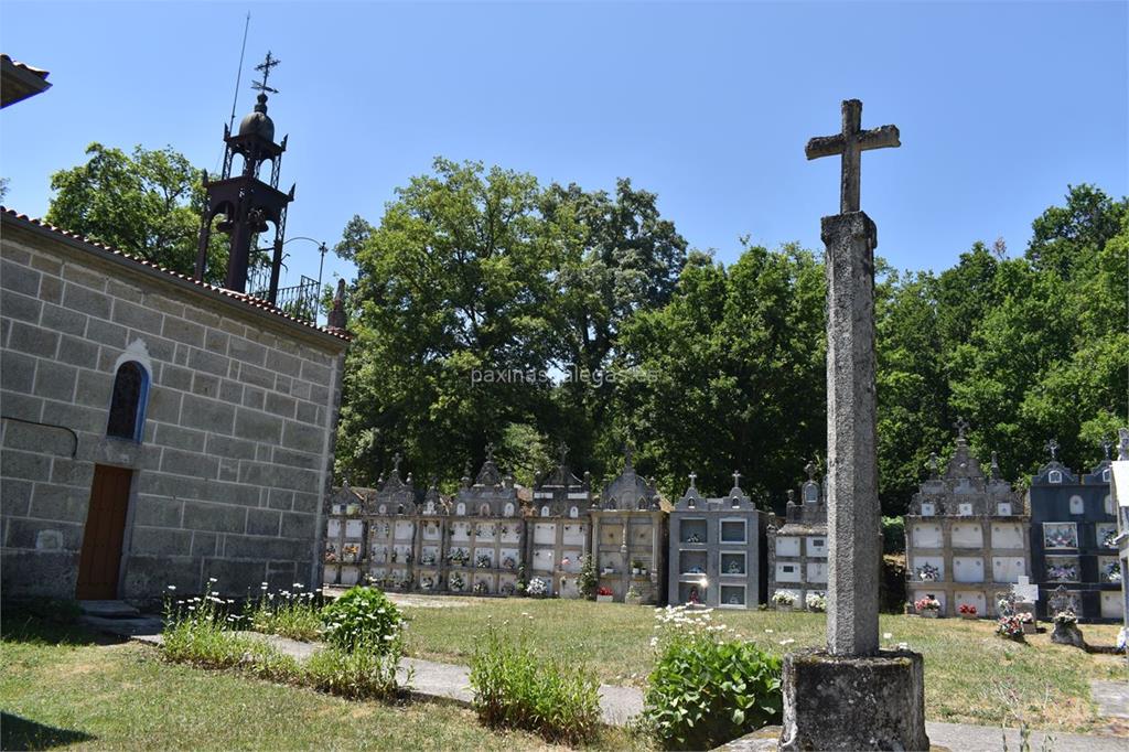 Parroquia y Cementerio de Santa Cristina de Caxide en Parada