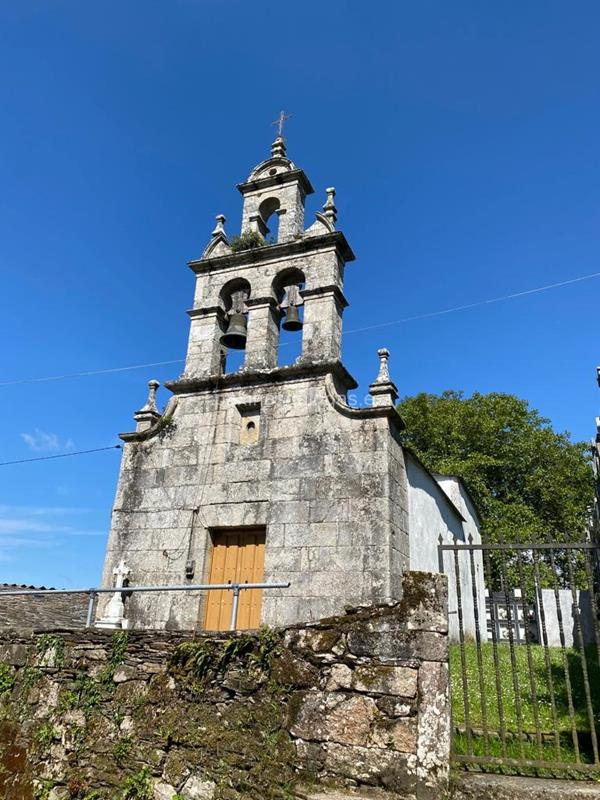 Parroquia y Cementerio de Santiago de Nespereira en Sarria