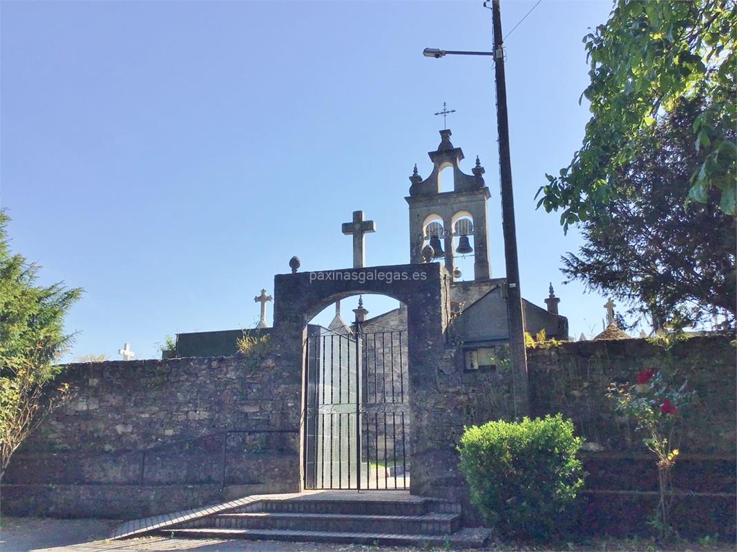 Parroquia y Cementerio de Santiago de Pousada en Baralla