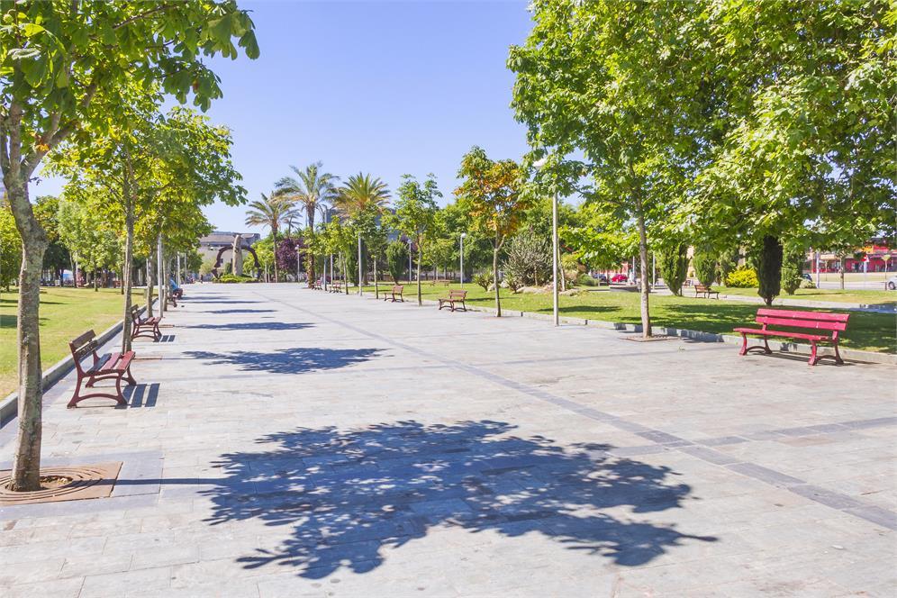 Plazas, jardines y parques en Oroso
